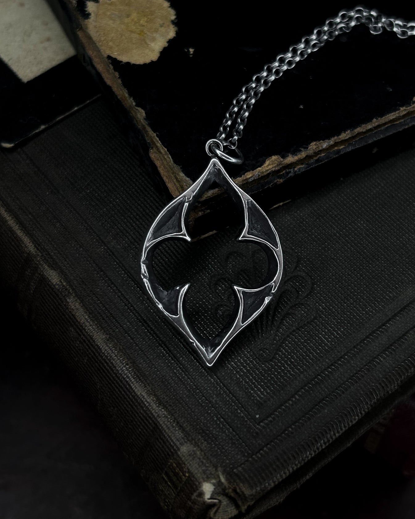 Hand-Carved Gothic Silver Pendant | Faeger Lite – Disir Jewellery